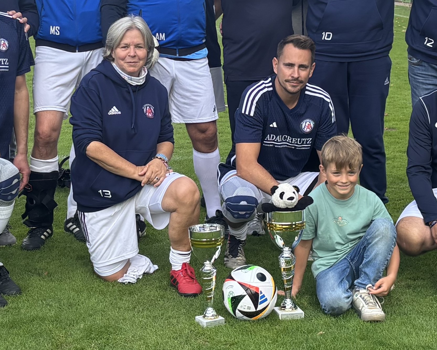 Walking Football: Drei Teams und Alte Herren holen Pokale für den TVA ...